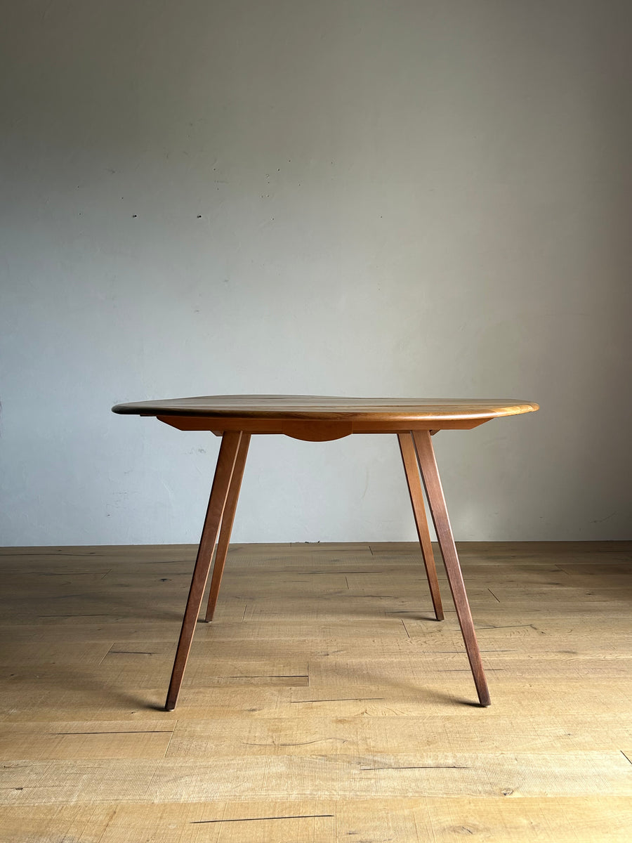 Ercol round shaped dropleaf dining table '384' #0305 – SCOUT VINTAGE